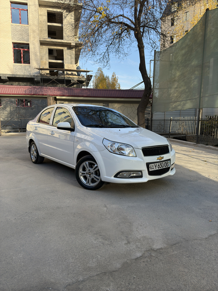 Nexia 3 avtomat sotiladi