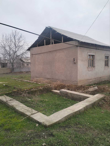 Yer sotiladi 7 sotix 3 xona uyi bilan