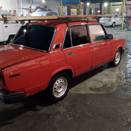 Vaz 2105 sotiladi