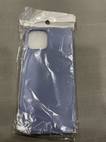 Продам 2 новых чехла и защитное стекло для iPhone 12