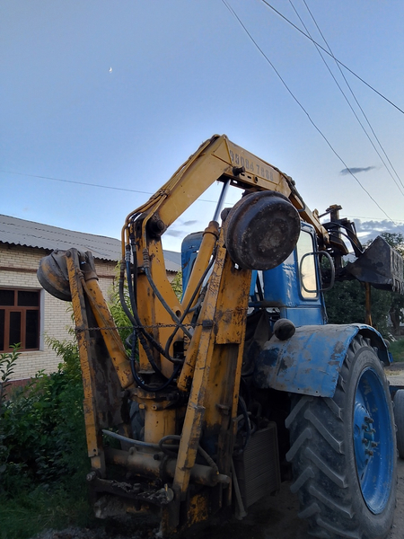 Traktor 28 kran sotiladi