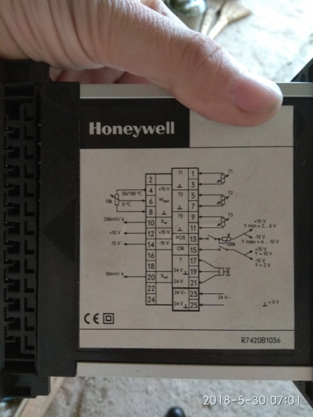 Контроллер температуры Honeywell R7420B1036