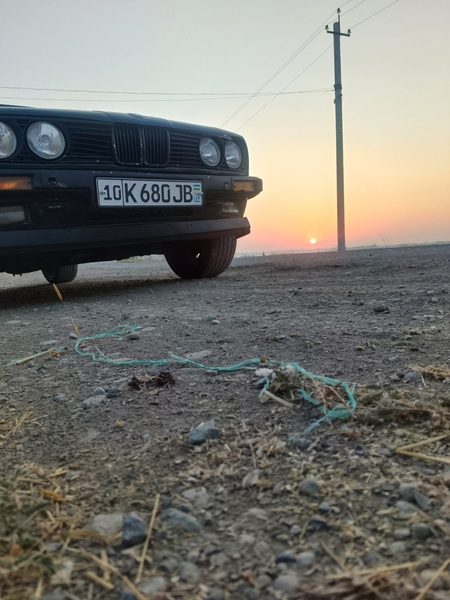 BMW e30. M10 318