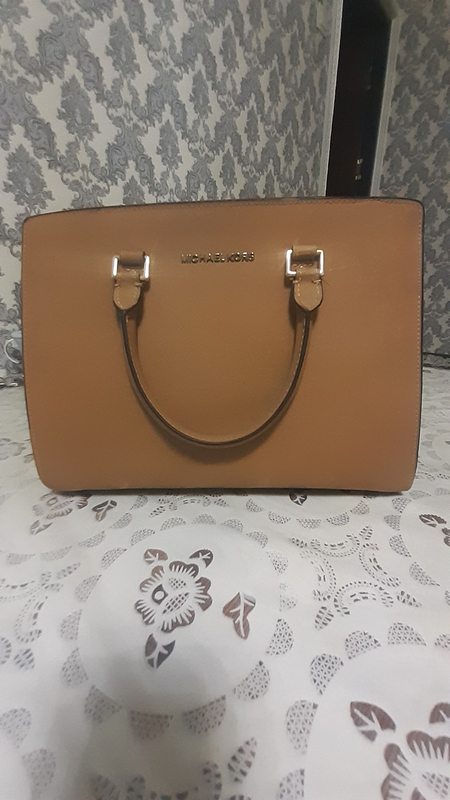 Продаётся женская сумка фирма .Michael Kors...оргинал