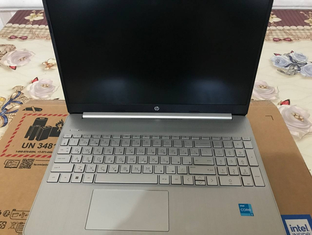 HP core i3 , 12-avlod ,256 SSD, DDR 4