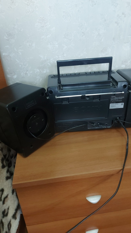 Продаётся магнитофон.