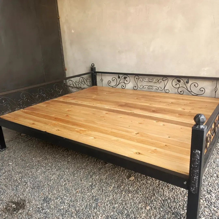 Soʻri tapchan temirdan yasalgan