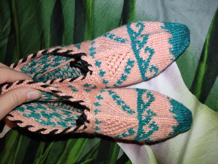 Красивые, а ещё и теплые шерстяные носки,hand made