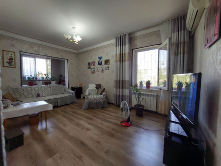 Продаю 2 ком квартира на 4 этаже 4 этажного дома. Авиосозлар 2