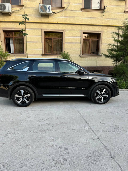 Продается KIA SORENTO 2023