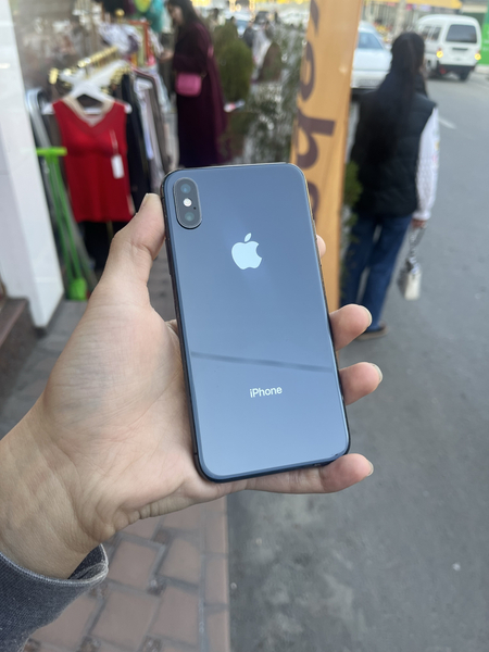 iPhone X qora rang