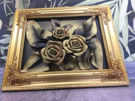 Картина из кожи в рамке