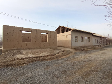 Samarqand viloyati Paxtachi tumanida kelishilgan narxda uy sotiladi