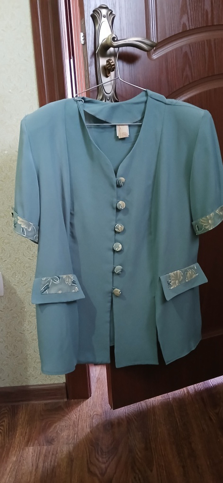 Продам кофточку и юбку для женщины