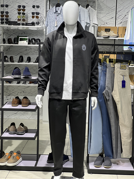 Спортивные костюмы, размеры M, L, XL, XXL.