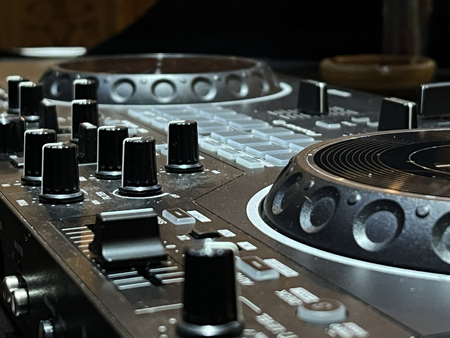 Pioneer DDJ-REV 1 контроллер