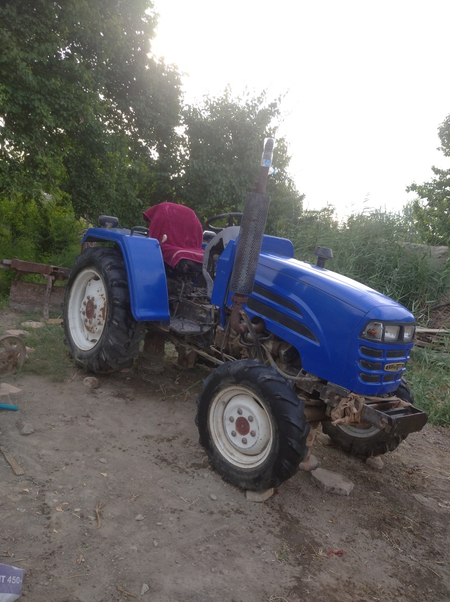 Mini Traktor sotiladi narxi kelishtiriladi