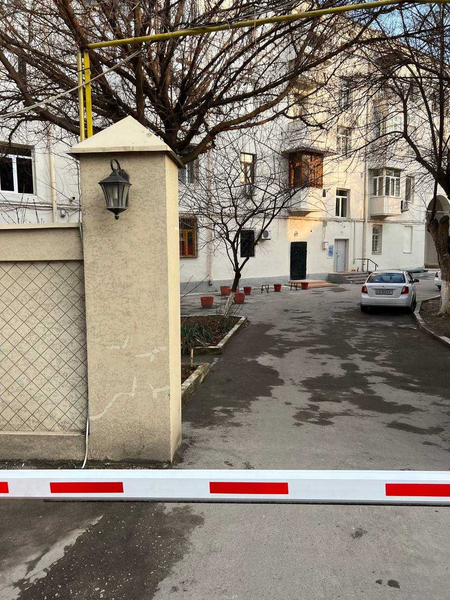Высоко потолочная в центе, 1/4/4 кирпич, ремонт
