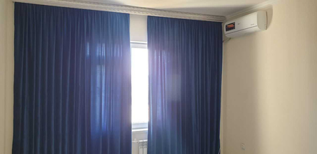 1 xonali kvartira srochna sotiladi + kondetsoner va kuxinniy garnitur
