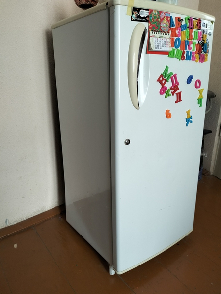 Холодильник LG.Белого цвета.рабочий.