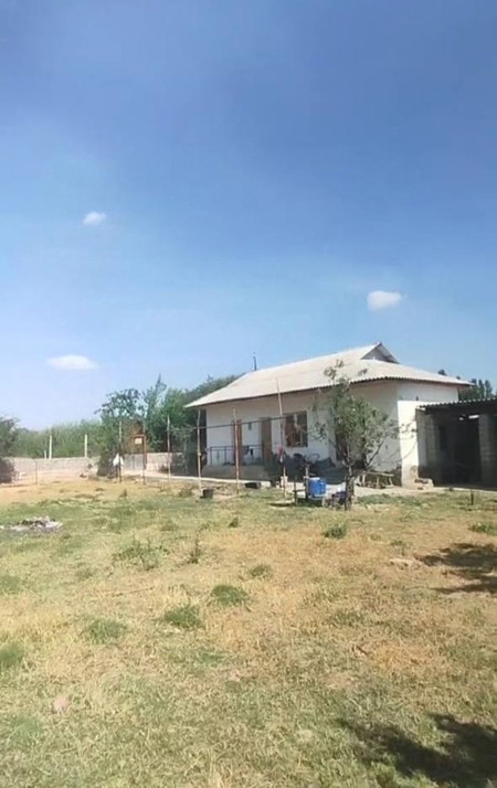 Продается дача аккургане ташкентский обл рядом с речькой 6-сот 3 ком