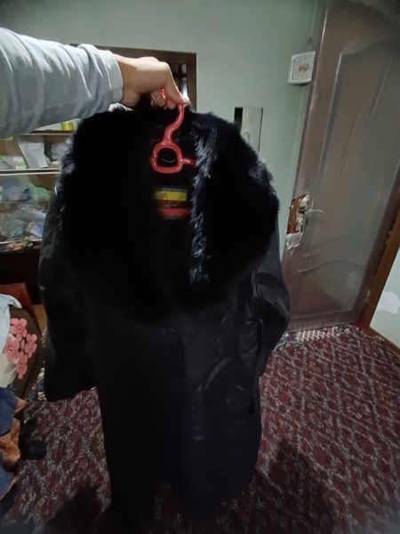 Kojniy Plash baqalajon rang, razmer 4xl, chistiy koja, xolati yangi.