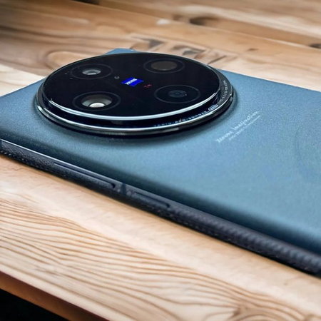 В продаже один из лучших камерофонов — Vivo X100 pro.