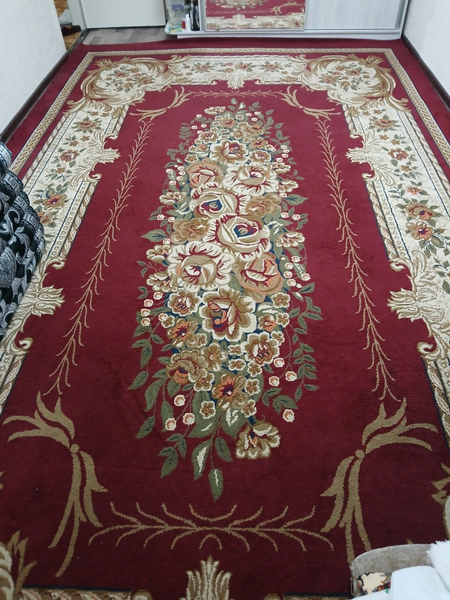 Ковёр в хорошем состоянии