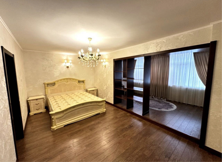 Продается 4/3/5 кирпич 144 кв ,77 серия ,ул Садыка Азимова