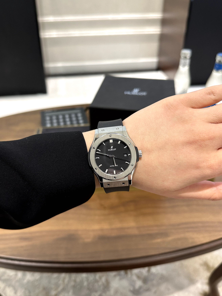 Hublot Classic Fusion Titanium 42 mm 542.NX.1171.RX