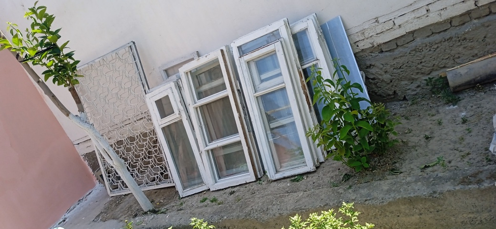 3 ta temir panjara va 4 ta rom kesakisi yoq