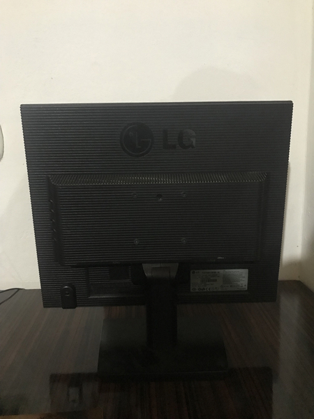 LG MONITOR sotiladi aybi yoq