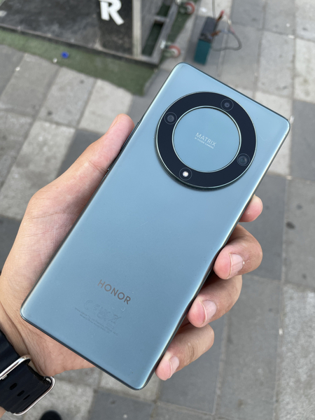 8/128talik Honor X9A telefoni sotiladi
