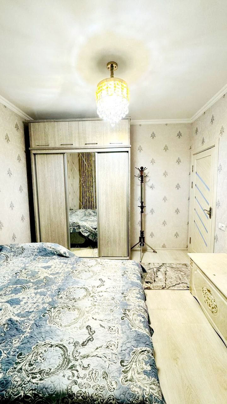.Продам 2комнатную 77серия балкон 2х6метр 65м2 Хамза метро с меьельтех