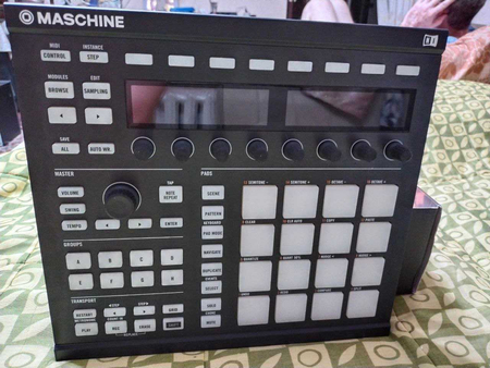 Native-Instruments Machine.