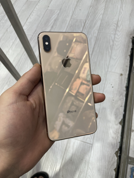 Iphone xs max gold