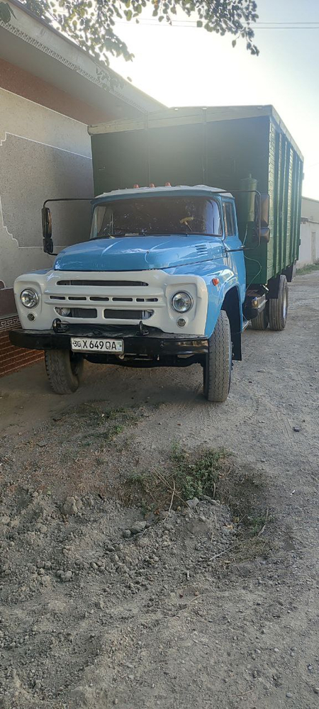 Zil 130 furgon srochna sotiladi