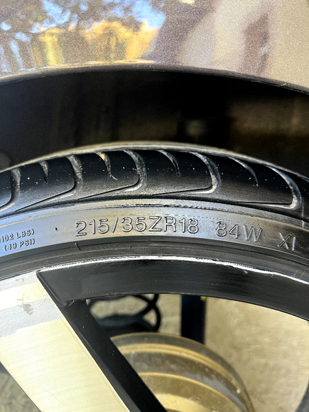 Spark saka diska Vossen R18 sotiladi.