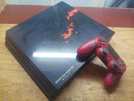Ps 4 pro limited edition 1T
