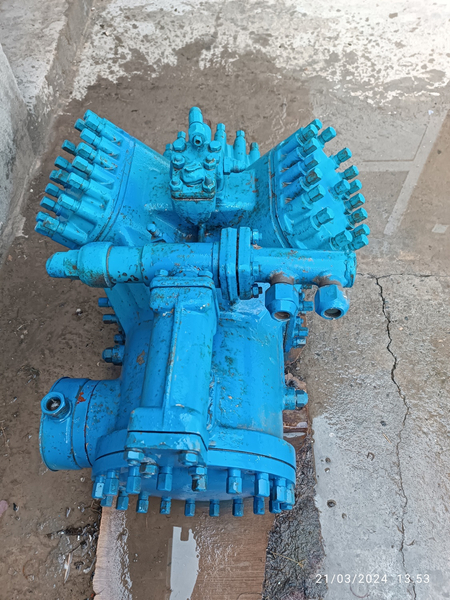 Kompressor dvigatel