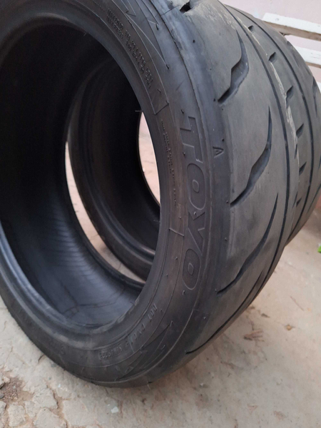 Продам 2 балона TOYO R 888 R 215/45/17