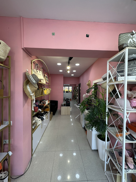 Аренда под бутик авиакасса аптека и show room ор-р Shoh saroy