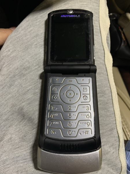 Motorolla rezr 3 sim oqiydi