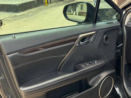 Автомобиль Lexus RX 350