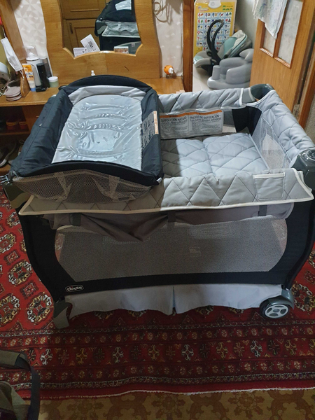 Продам кровать-манеж Chicco