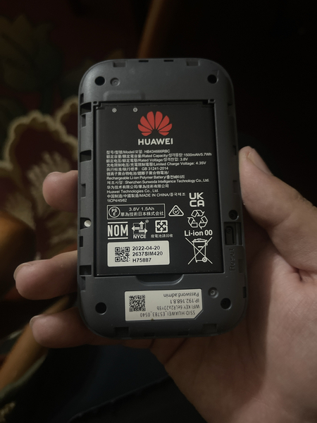 Modem huavey rasiyadan kegan uyda wifi bor shu uchun sotyap man