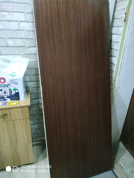 Продается дверь без коробки