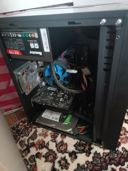 Продаю i3 8100  с монитором