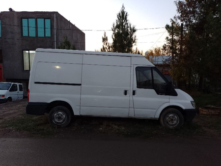 Ford sotiladi 2005