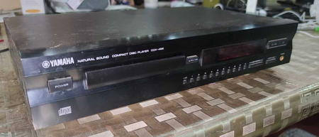 продам CD проигрыватель Yamaha CDX-496